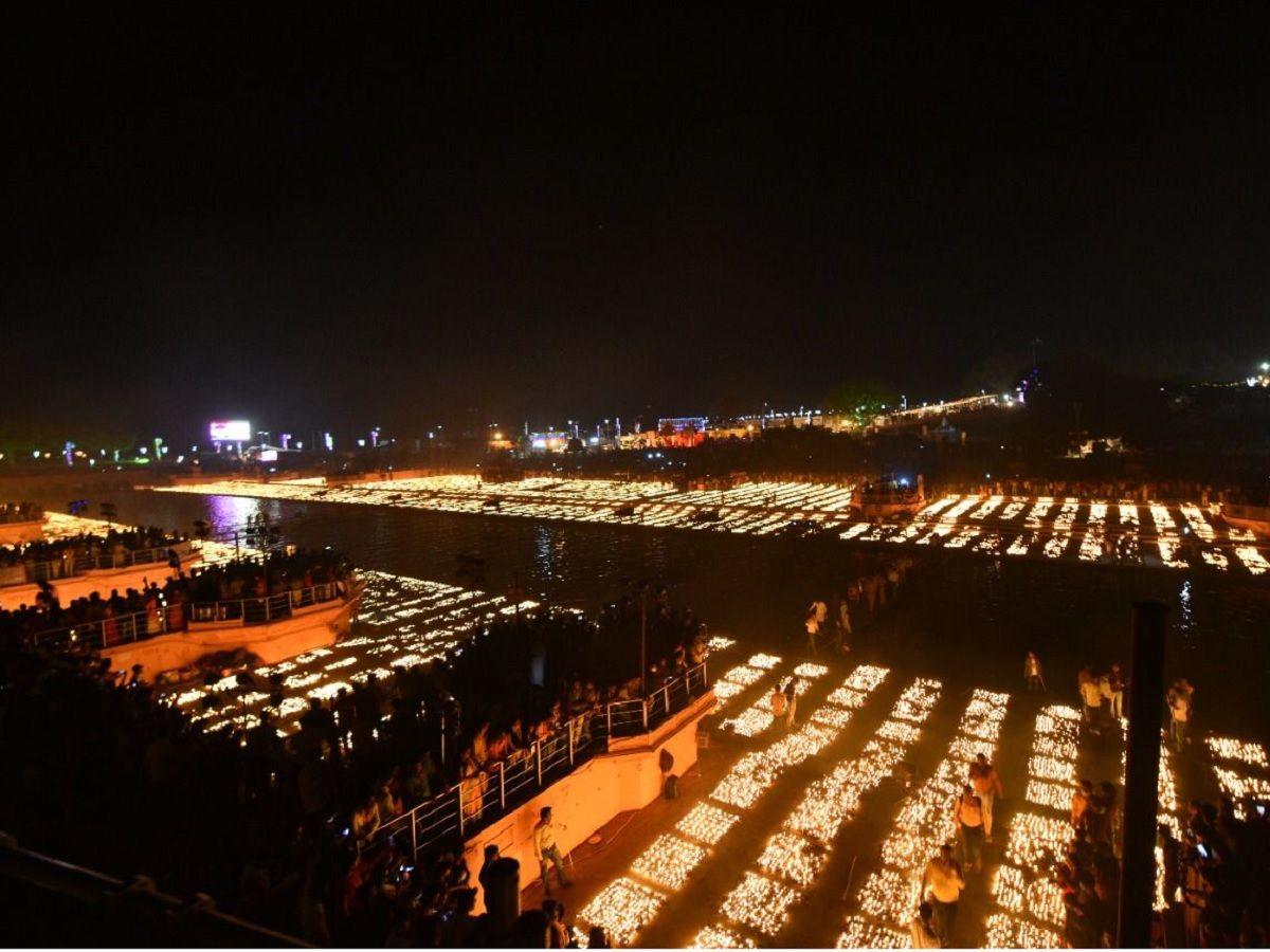Ayodhya Deepotsav 2021: अयोध्या में भव्‍य दीपोत्‍सव, शानदार लेजर शो ...