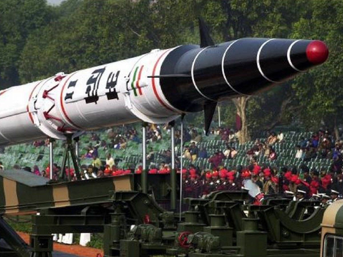 Agni-2 ballistic missile: अग्नि-2 बैलिस्टिक मिसाइल का रात के समय में ...