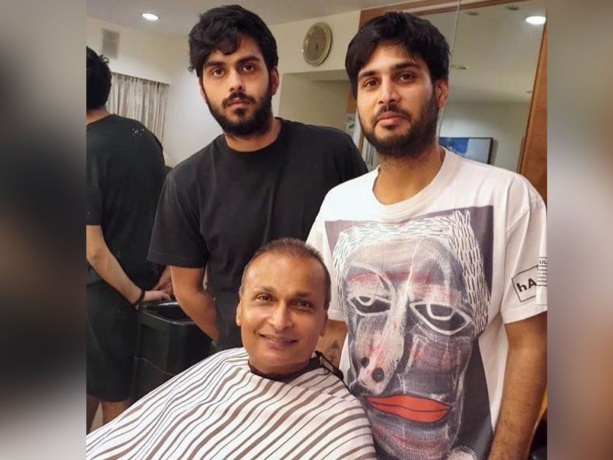 Anil Ambani Son Jai Anmol And Jai Anshul Trims Father Hair See Photos ...