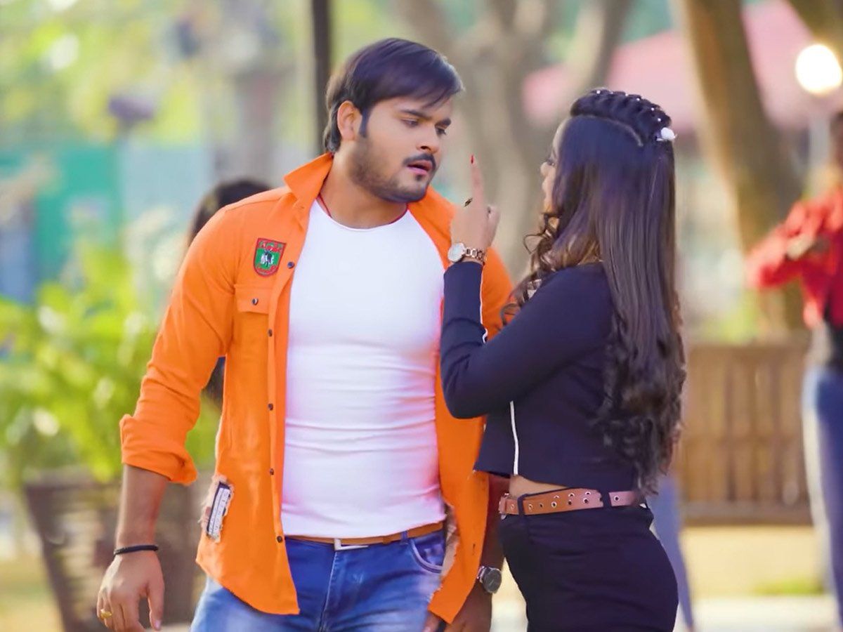 Arvind Akela Kallu New Bhojpuri Song Laiki ke Tiriya charitar Antra Singh Featuring Anisha ...