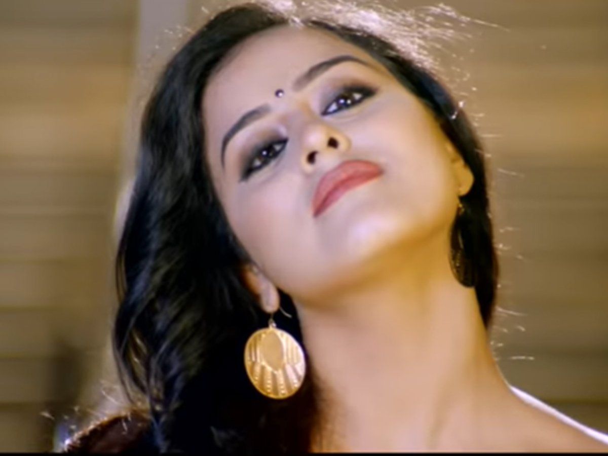 Arvind Akela Kallu New Bhojpuri Song Manmohini romance with yamini sing ...
