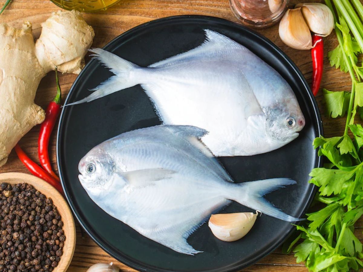 Fish Eating Tips: foods should not be eaten with fish - मछली खाते हैं ...