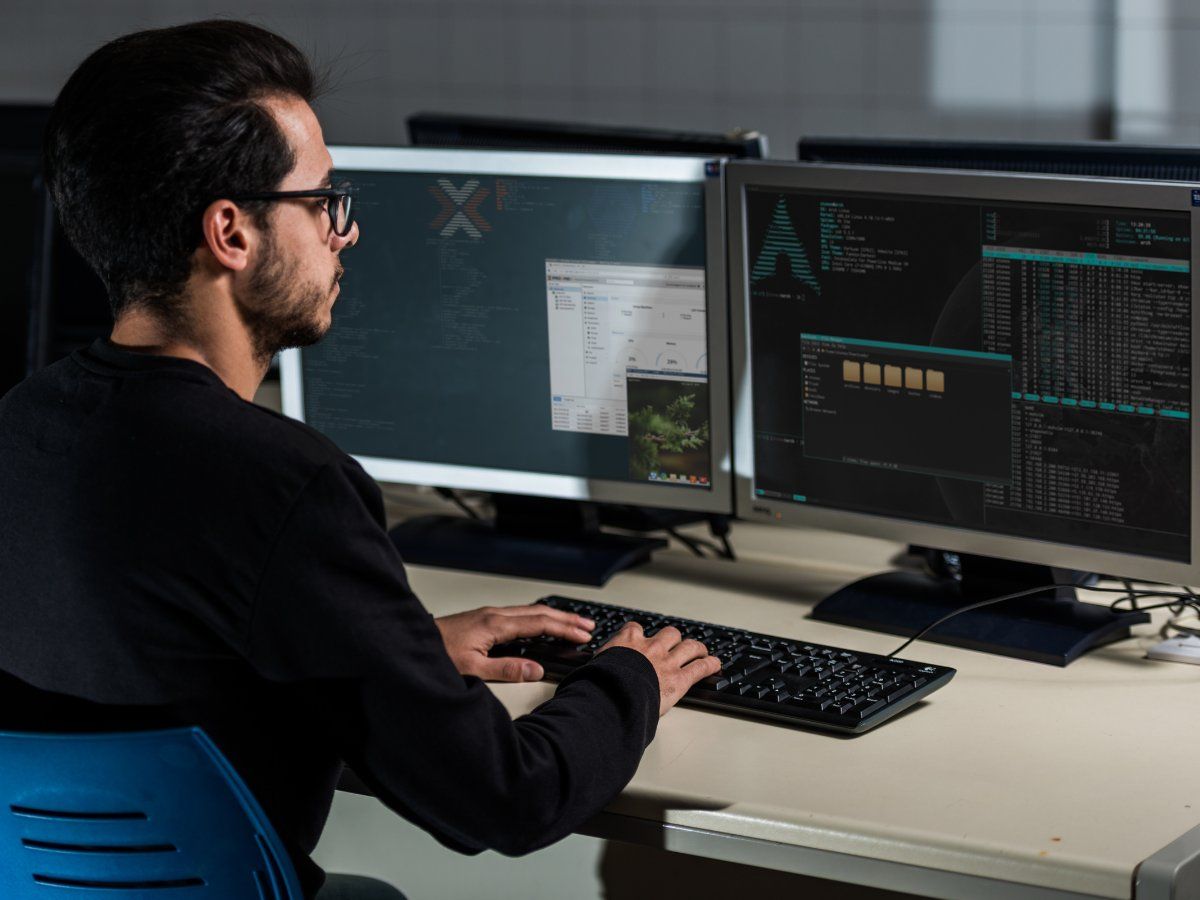 Computer Science vs Computer Engineering: Difference between computer ...
