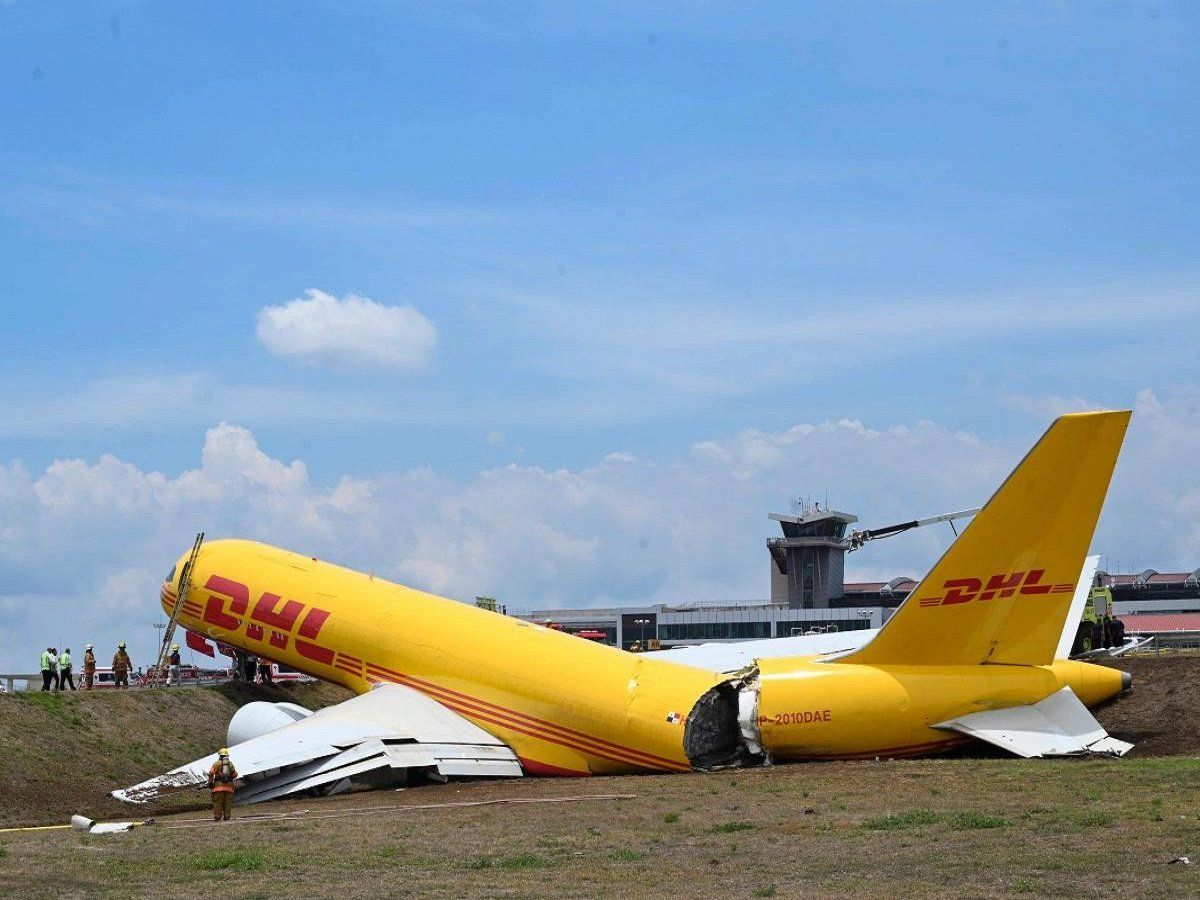 DHL Boeing 757 Fuselage Breaks After Landing In San Jose, Costa Rica ...