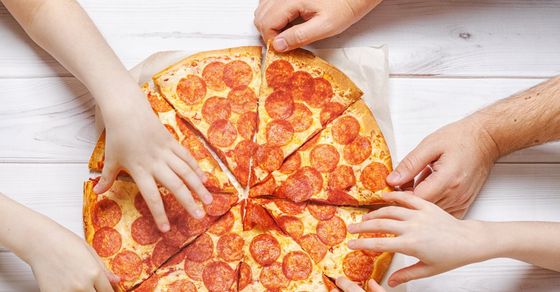 Disadvantages of Eating Pizza: Eating pizza can cause problems like ...