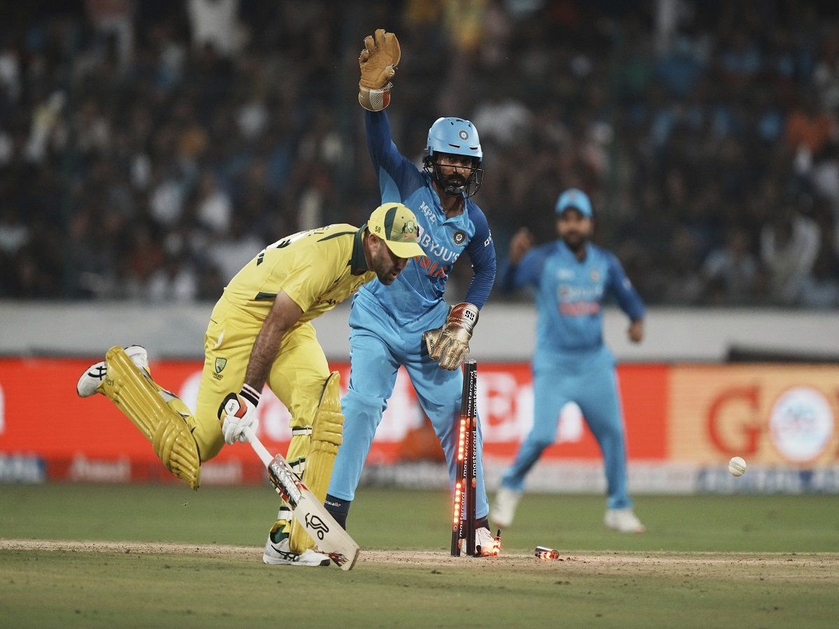 Glenn Maxwell run out in controversial manner in 3rd T20I against India ...