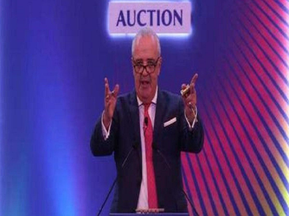 IPL Auctioneer Hugh Edmeades has collapsed at the stage, auction 2022 ...
