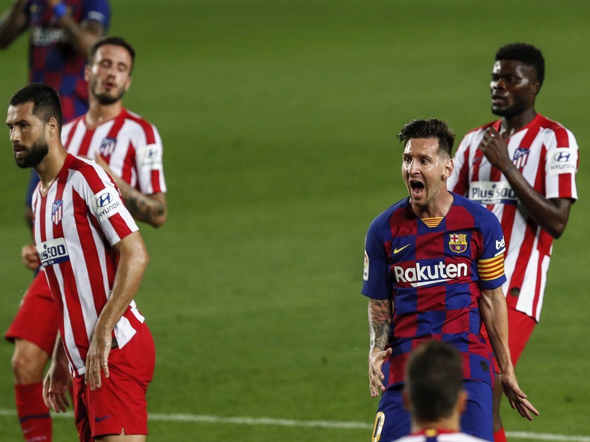 Barcelona, Lionel Messi scores his 700th goal during Barcelona vs ...