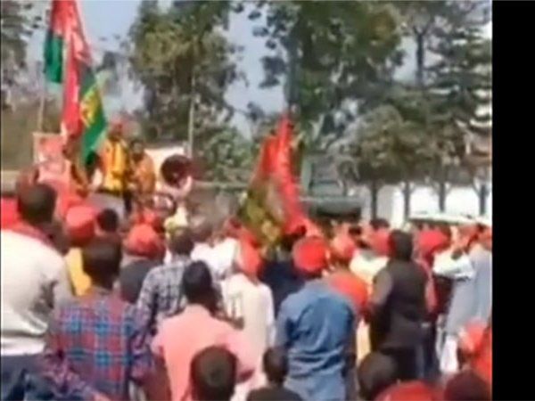 Seeing BJP flag at his own house former minister and SP candidate Narad ...