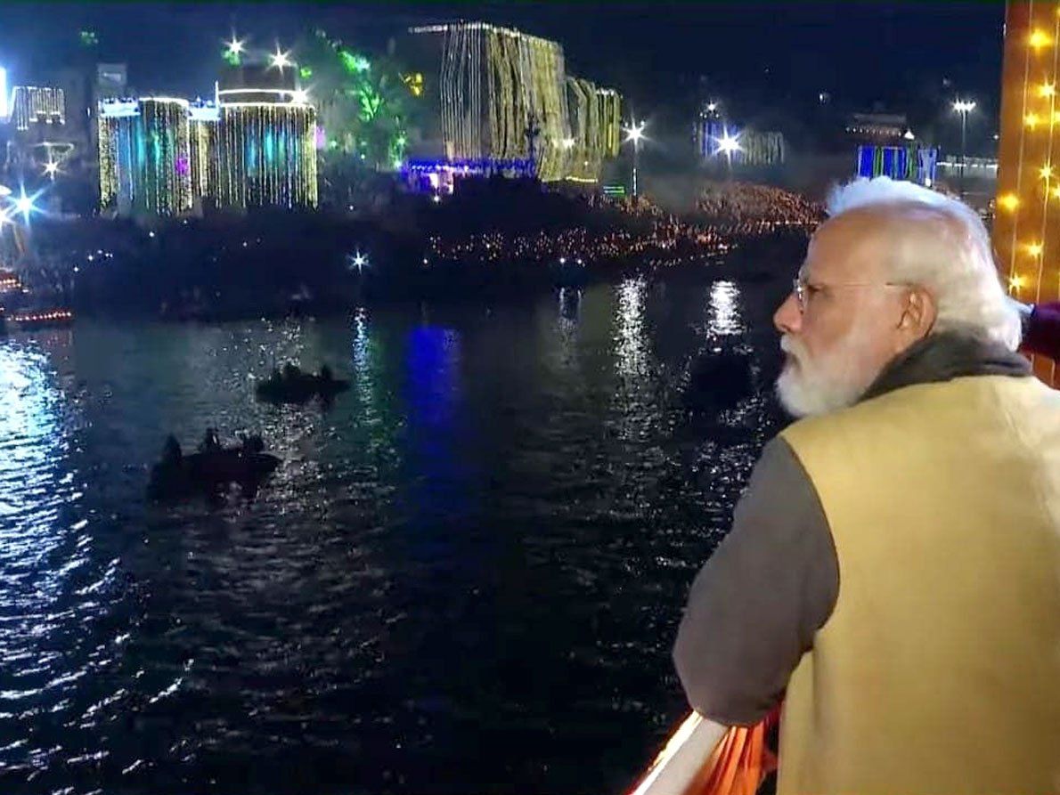 PM Modi saw Ganga Aarti Kashi illuminated by millions of lamps ...
