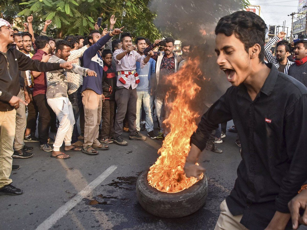 CAB protest: नागरिकता संशोधन विधेयक पर असम में उबाल, केंद्र ने जम्‍मू ...