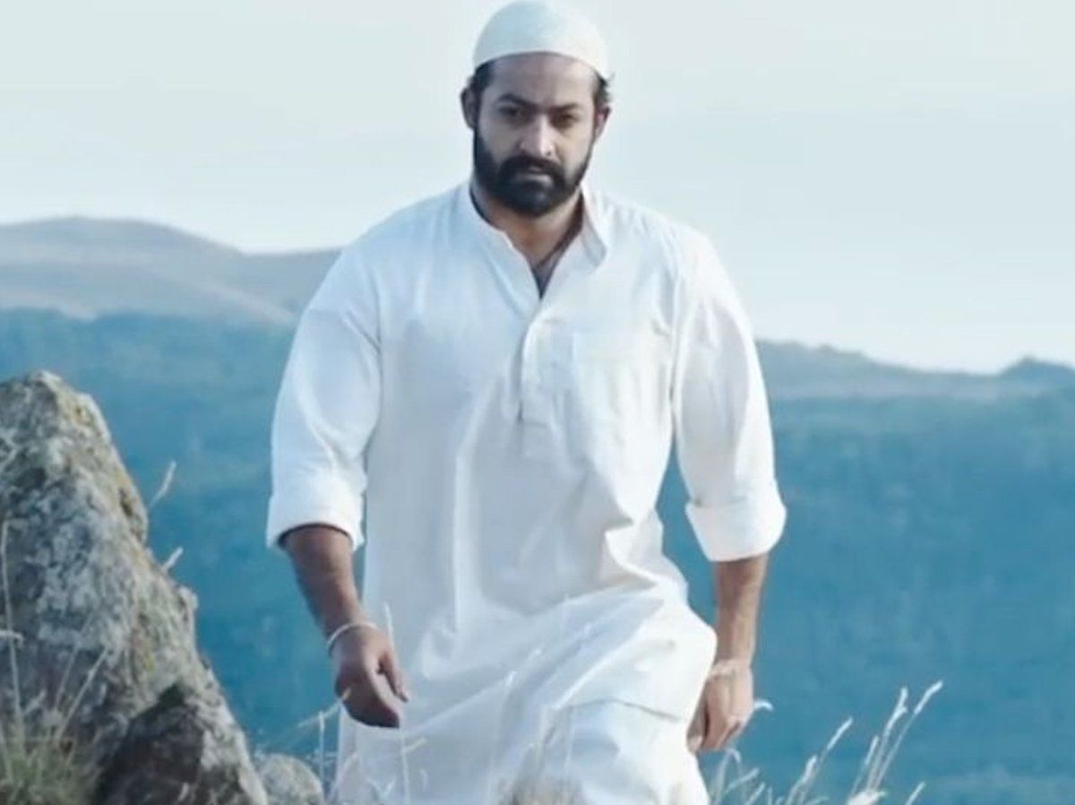 RRR First Look: आलिया भट्ट के बाद सामने आया राम बने राम चरण का फर्स्ट ...