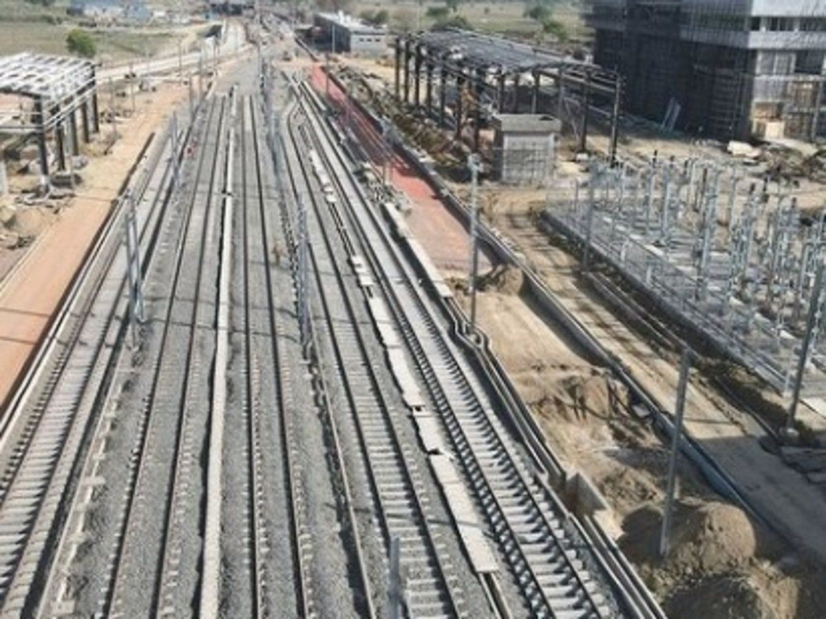 Rapid Rail: Rapid Rail gets electricity from overhead electric wire the ...