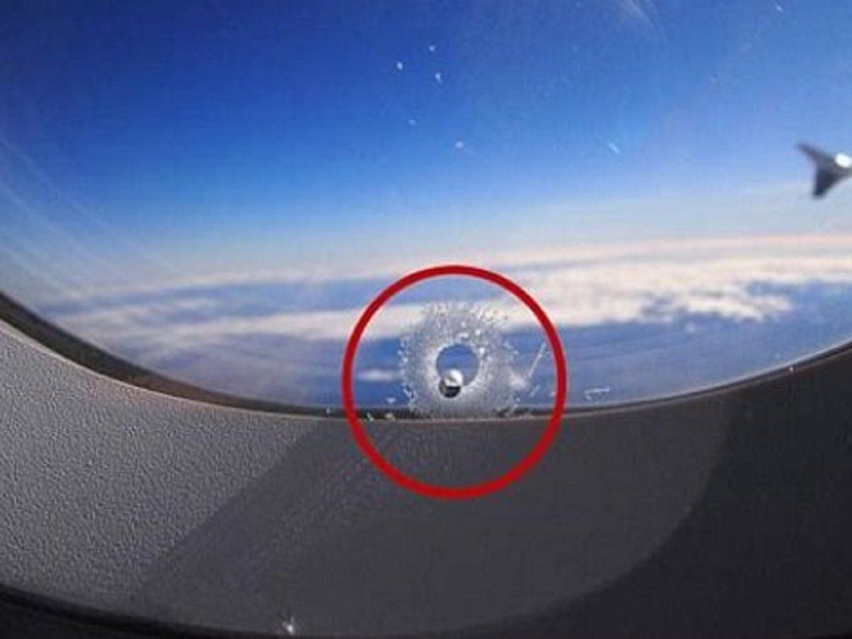 Did you know Why airplane windows have tiny holes we explain- क्या आप ...