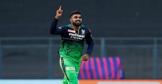 Wanindu Hasaranga took fifer against Sunrisers Hyderabad creates many ...
