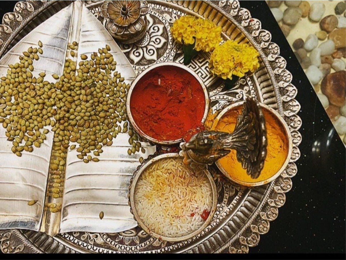 Astro Tips: अक्षत चढ़ाने से जागेगी सोई किस्मत, जानें पूजा में चावल का ...