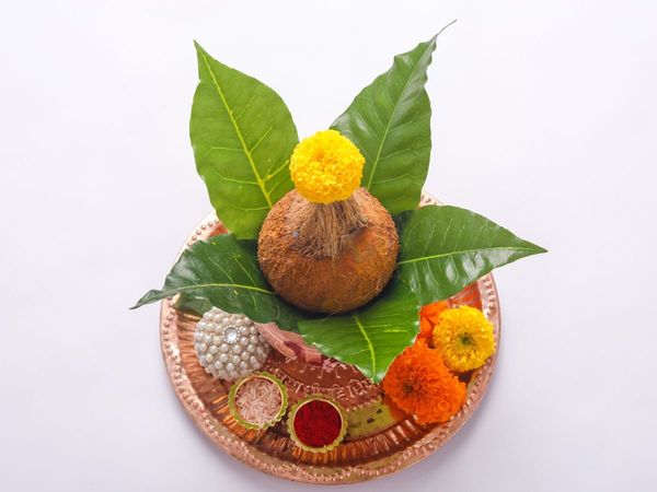 Ashok Ke Patte Ke Upay: Ashok Ke Patton ke chamatkari upay - कलश पर ...