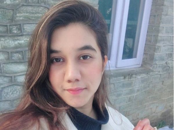 Ayesha Aziz : कश्मीर की आयशा अजीज बनीं देश की सबसे युवा महिला पायलट ... Ayesha Aziz : कश्मीर की आयशा अजीज बनीं देश की सबसे युवा महिला पायलट ...