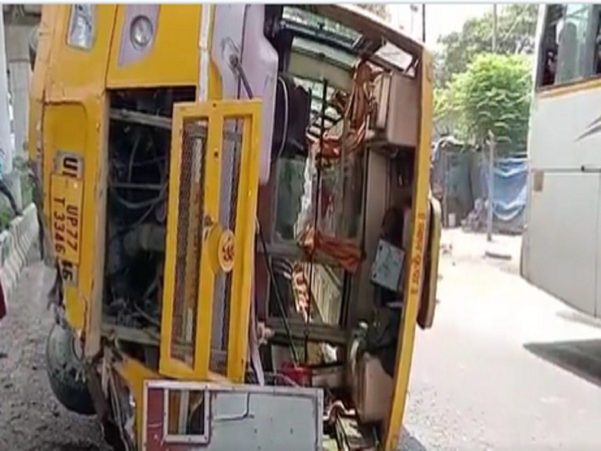Kanpur Bus Accident Kanpur The Tourist Bus Overturned After Colliding