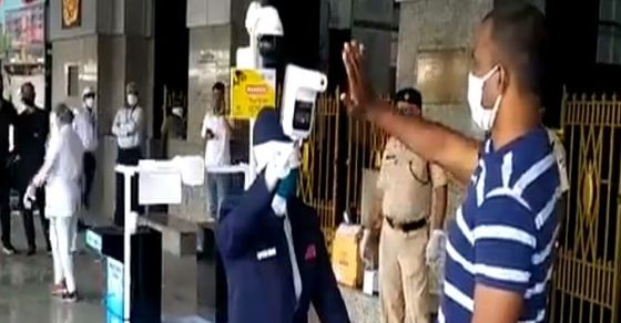 Robot 'Captain Arjun' also became special initiative at Corona Warrier ...