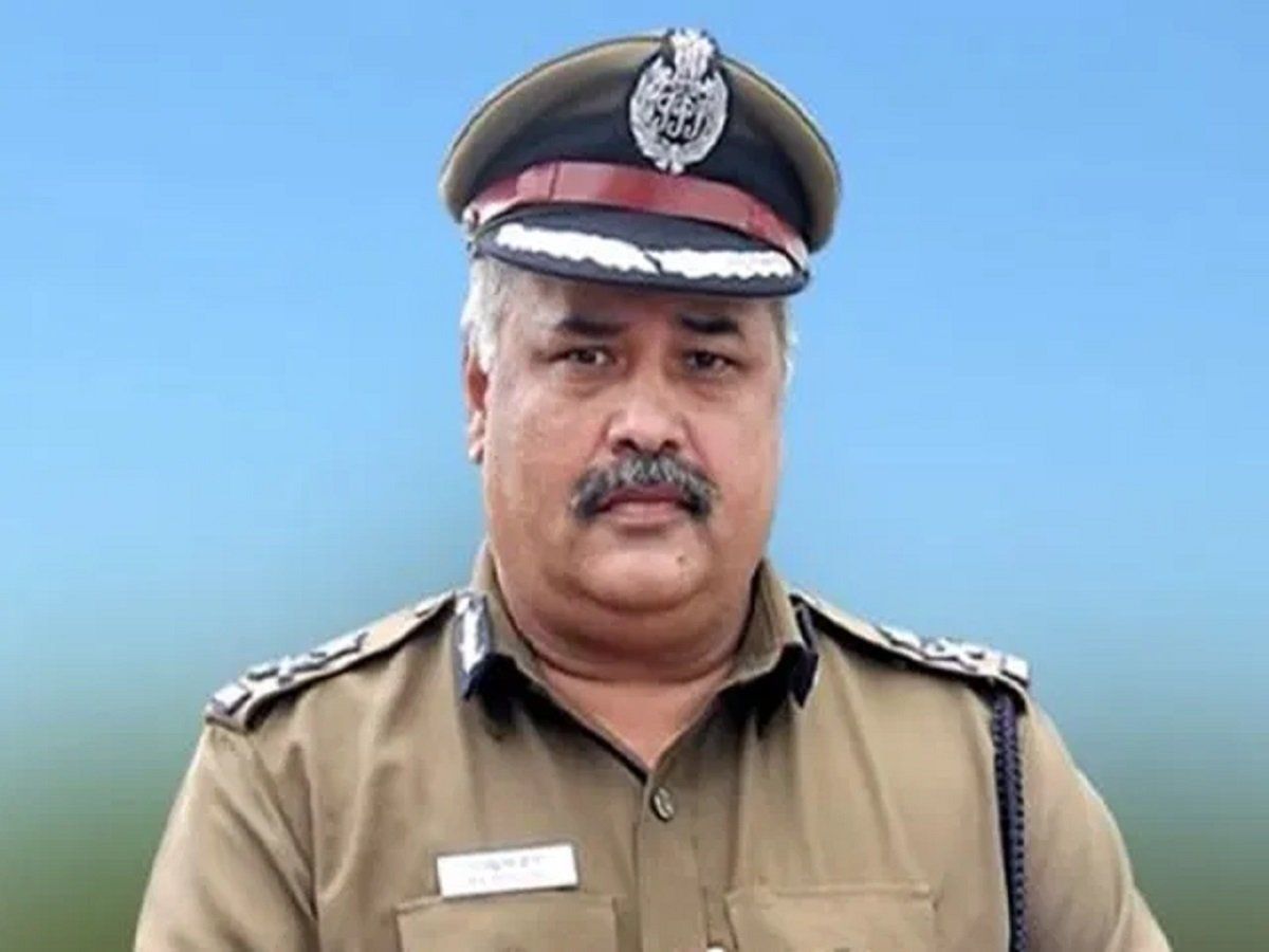 DGP ने महिला IPS को कार में बैठाकर किया यौन उत्पीड़न! सरकार ने जांच के ...