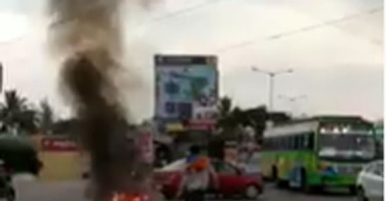 Delhi fire broke out in about 35-40 shanties at Joga Bai Extention ...