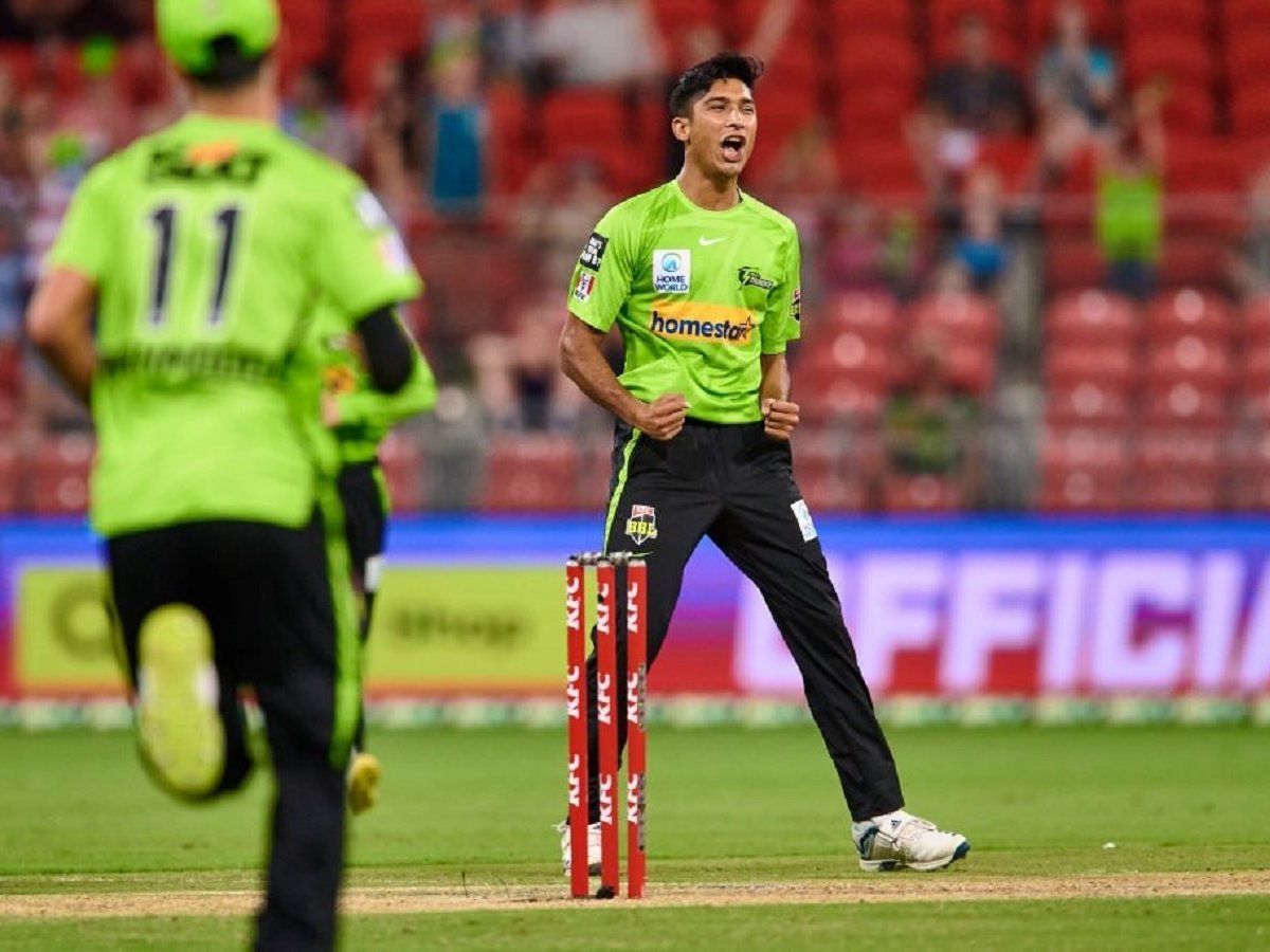 pakistan pacer muhammad hasnain first over in big bash league 3 wickets ...