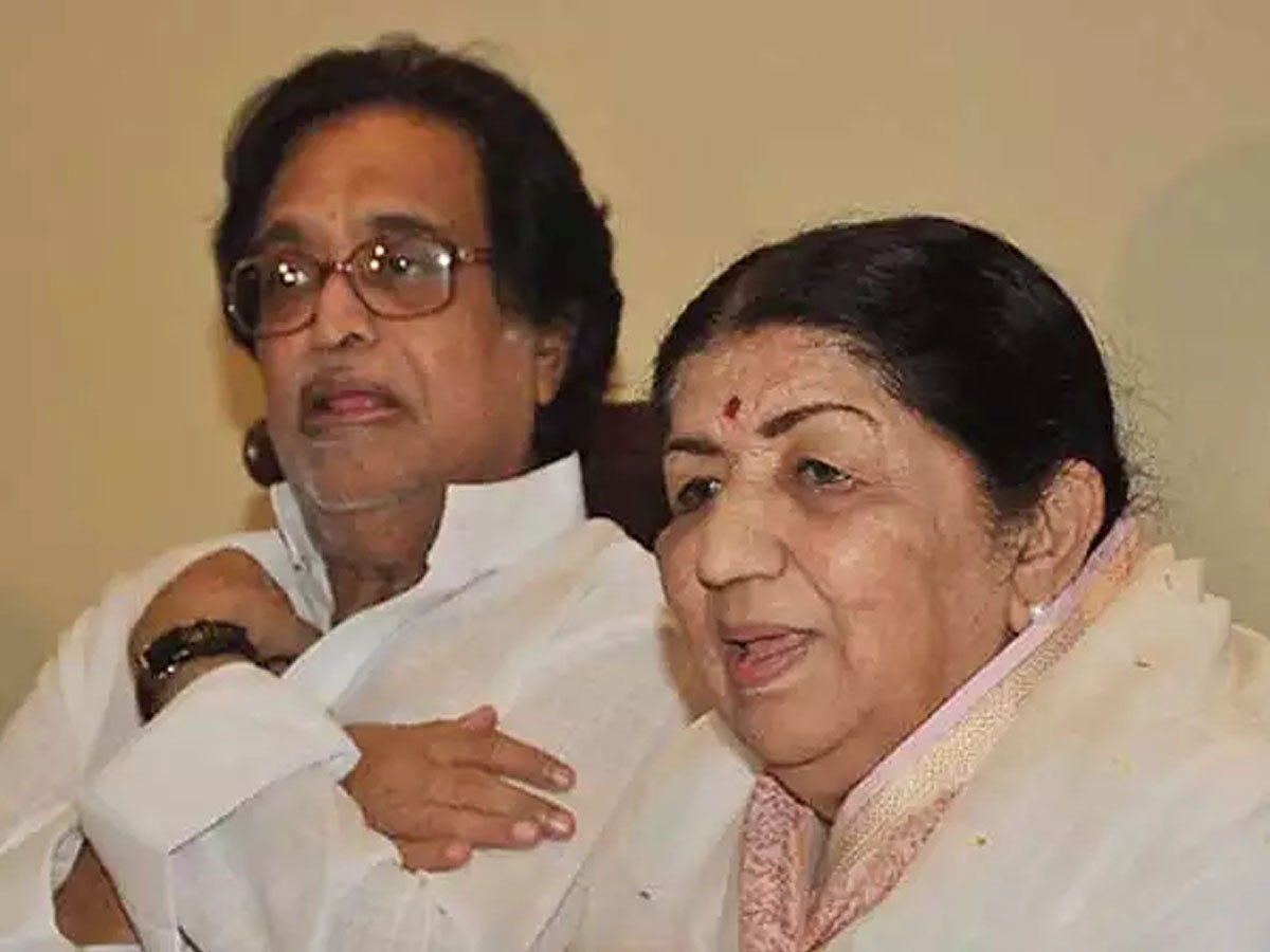 Lata Mangeshkar And Asha bhosle brother Hridaynath Mangeshkar ...