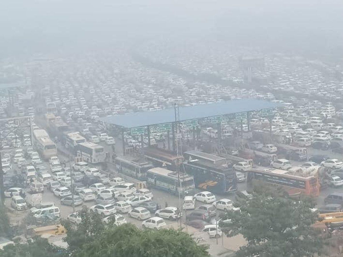 Gurgaon traffic jam today: CAA के विरोध प्रदर्शन में गुरुग्राम- दिल्ली ...