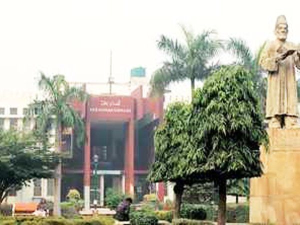 Jamia: दिल्ली के जामिया के गेट नंबर-5 पर फिर हुई फायरिंग,An incident of ...