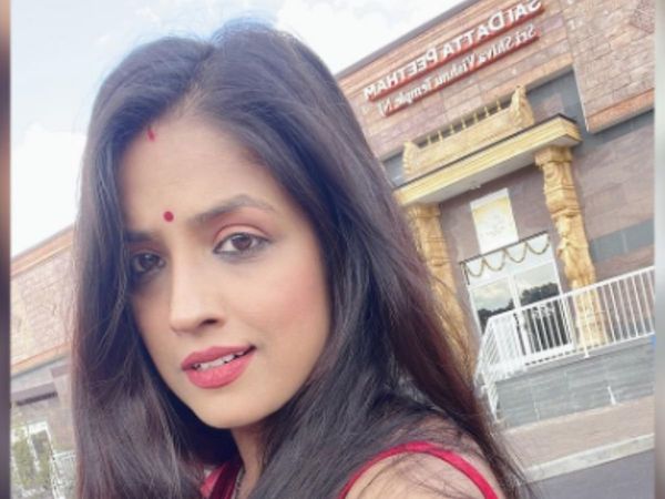 know who is kanishka soni trolled after marrying herself see her viral video - जानिए कौन है खुद ...