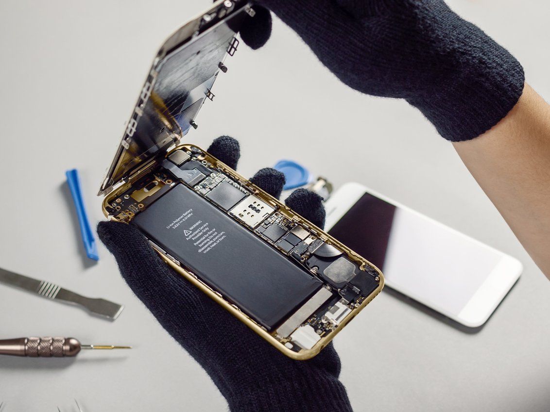 Why modern smartphones dont have removable batteries | Tech News