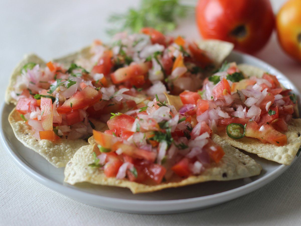 Masala Papad Chaat Recipe: पापड़ से बनाएं ये मजेदार चाट, देखें मसाला ...