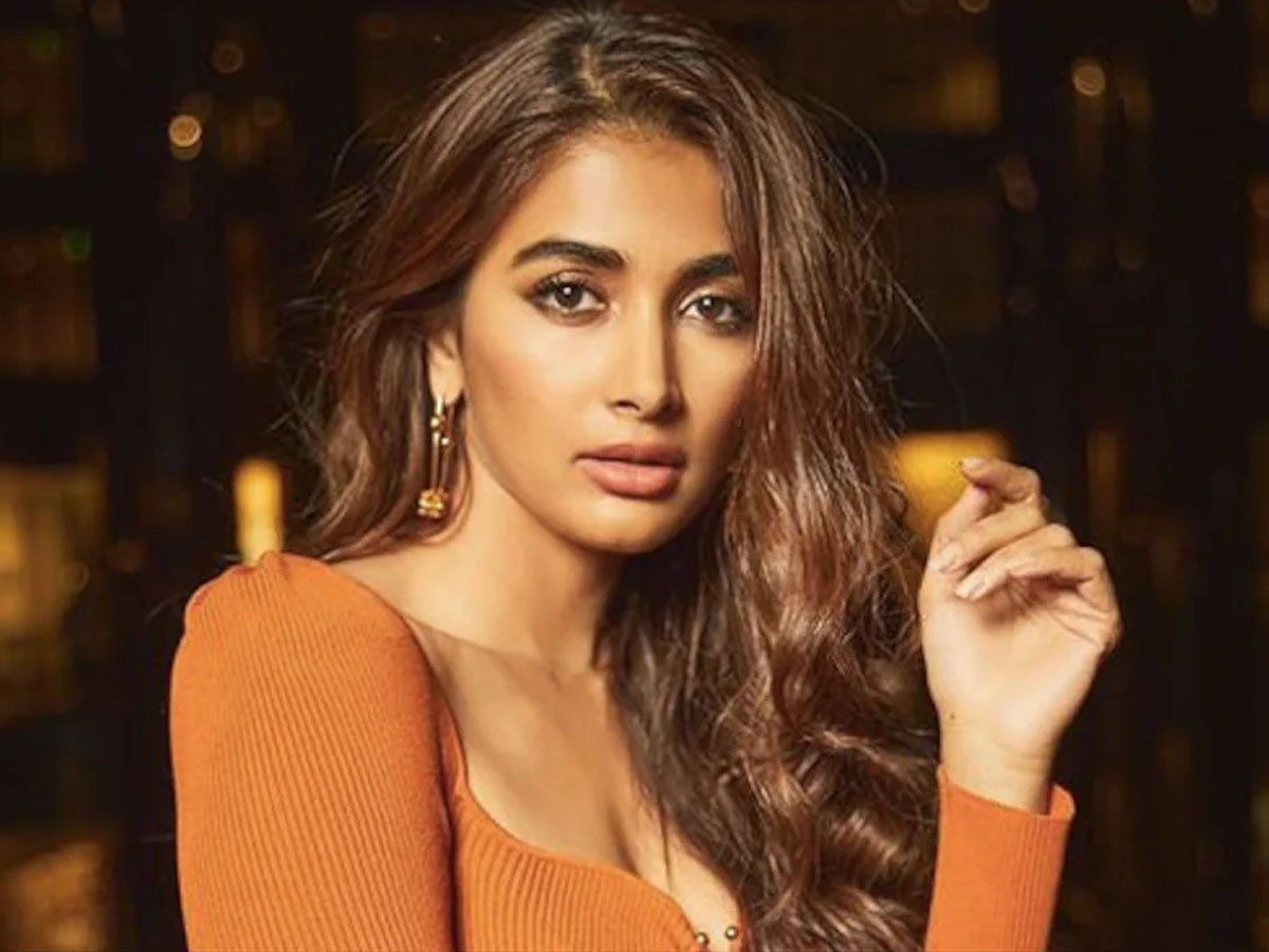 Pooja Hegde threatening by Indigo staff and face Worst Experience ...