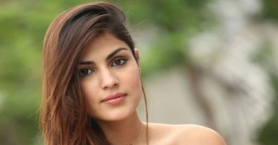 Rhea Chakraborty scared of media and AVOIDS paparazzi - Rhea ...