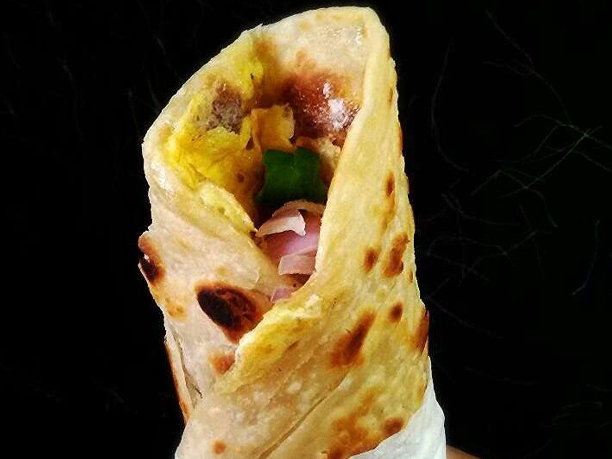 Roll खाने के बाद लगातार निकल रही थी पेट से आवाज! शख्स ने 5 साल बाद किया ...