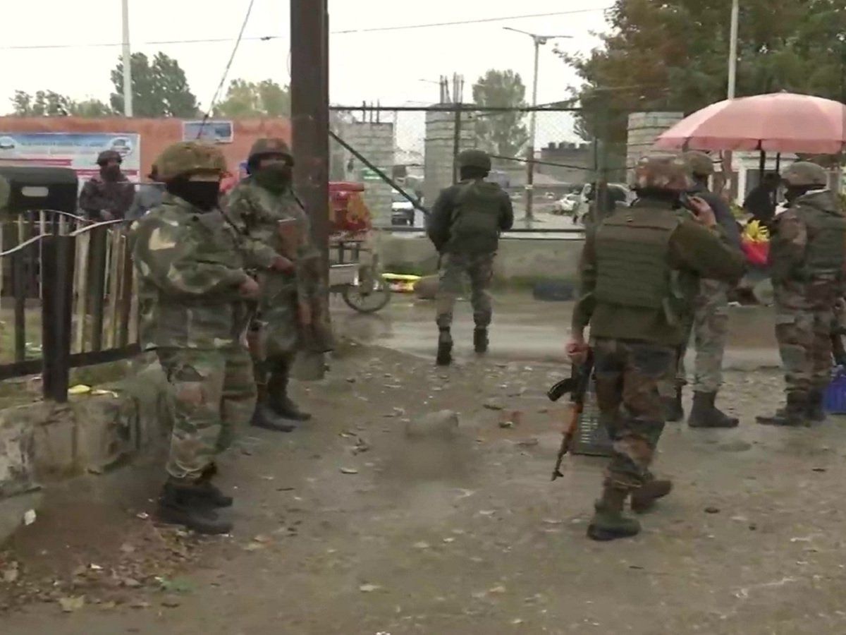 Jammu Kashmir: Terrorists fire on security forces at SKIMS Medical ...