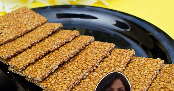 Til Gajak Recipe: क्रिस्पी तिल गजक बनाने का आसान तरीका, यहां पढ़ें पूरी ...