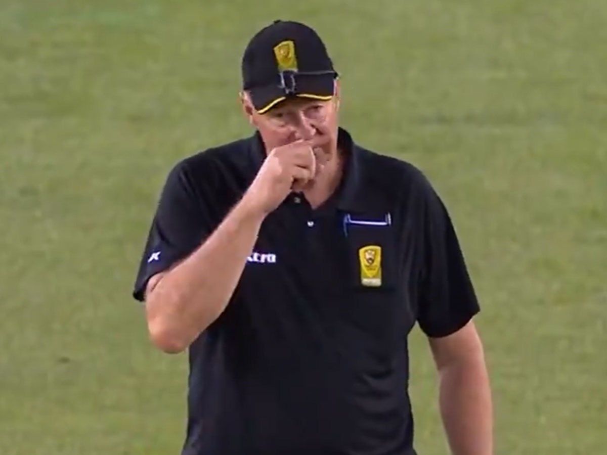 Umpire signals wide ball with upside down leg split Video Goes viral ...