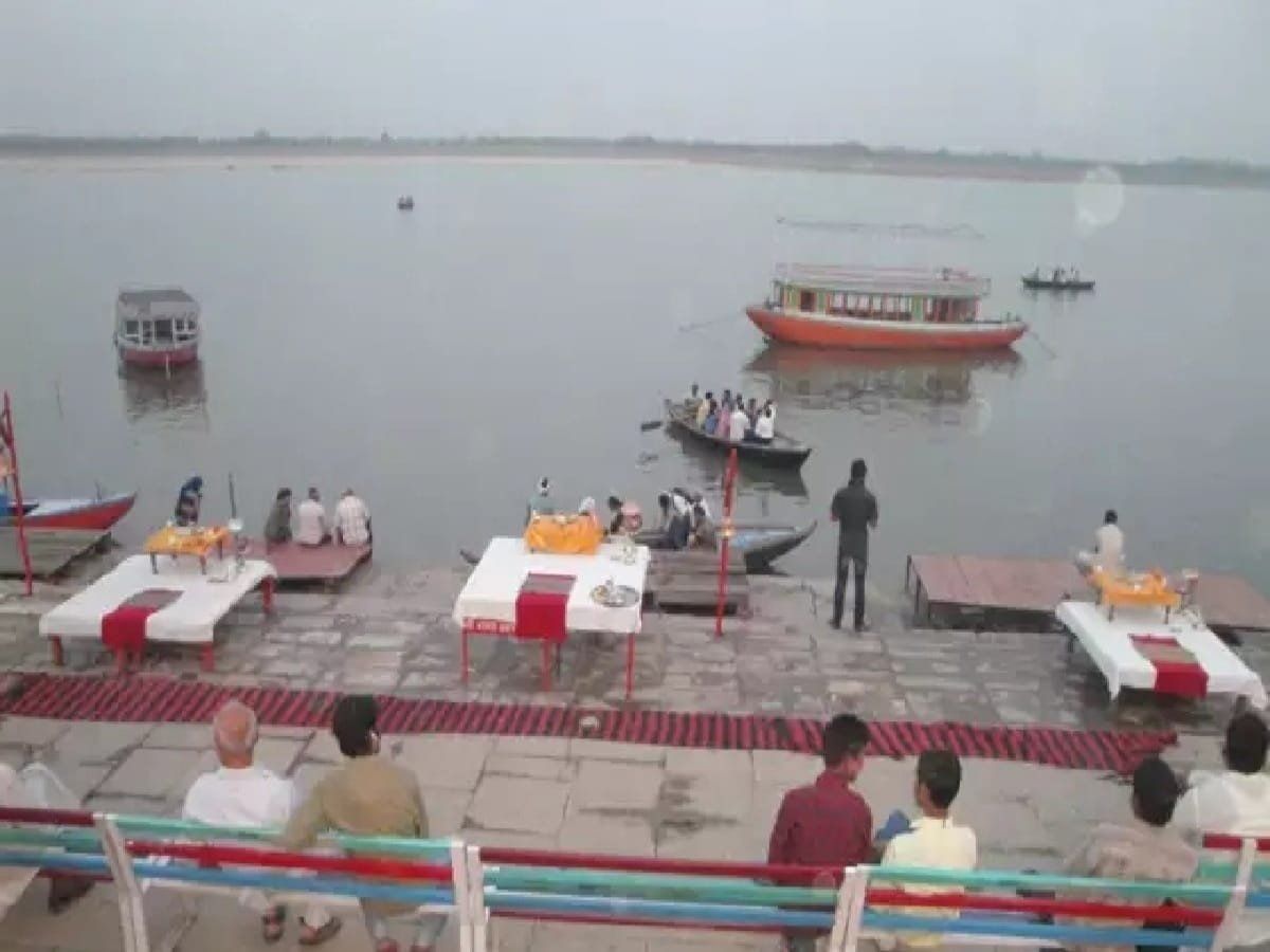 Varanasi Accident: Boat capsizes in Varanasi ganga river four people ...