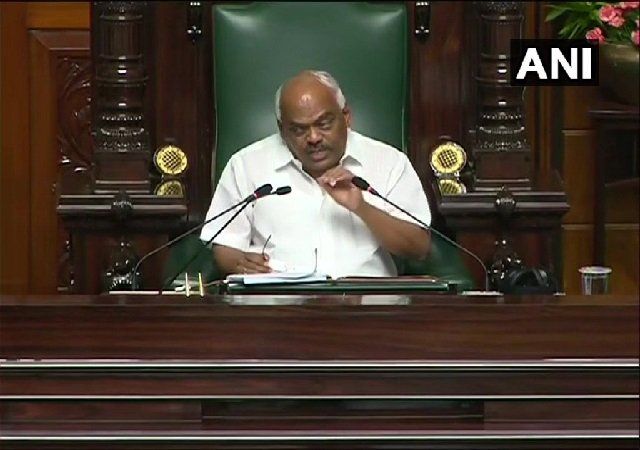 कर्नाटक विधानसभा के स्पीकर के आर रमेश कुमार ने तीन विधायकों का ठहराया ...