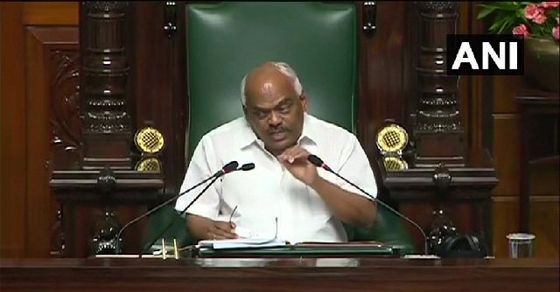 कर्नाटक विधानसभा के स्पीकर के आर रमेश कुमार ने तीन विधायकों का ठहराया ...