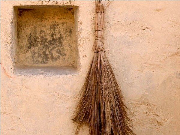 Vastu tips for keeping the broom Jhaadu in the house to attract money ...