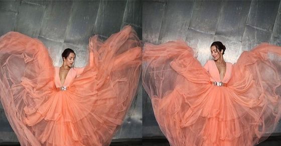 मलाइका अरोड़ा ने डीपनेक गाउन पहनकर दिखाया कातिलाना लुक, यूजर्स- अर्जुन ...