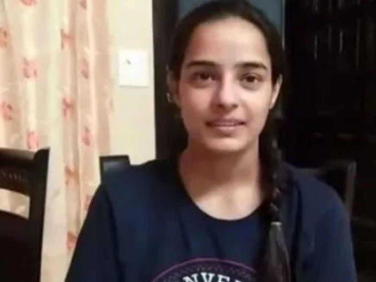 माता-पिता की मौत के बाद मोनिका राणा ने हासिल की 577वीं रैंक IAS Success ...