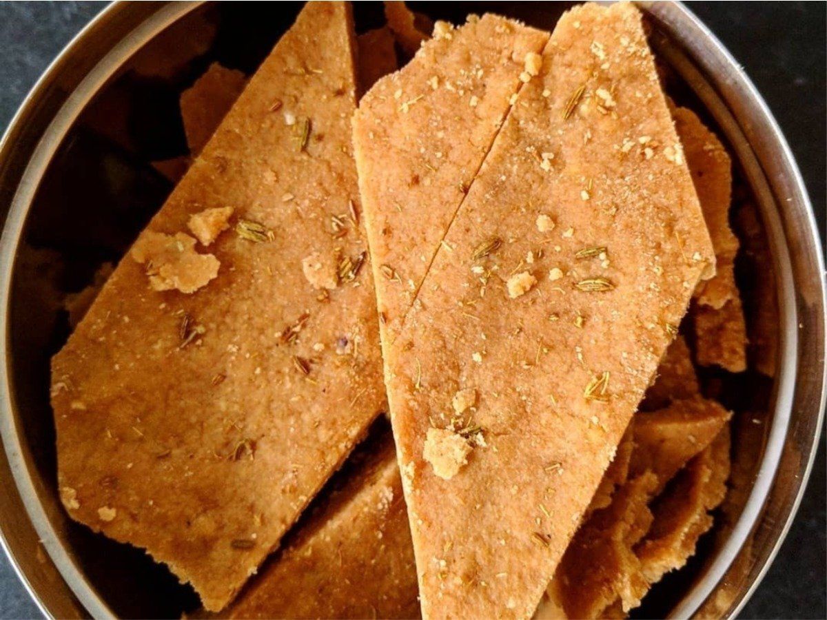 सर्दियों का करें गुड़ खा कर स्‍वागत, घर पर बनाएं ये गुड़ पापड़ी, Sweet ...