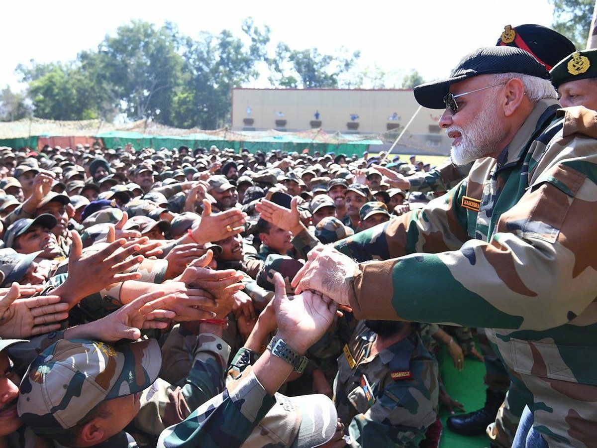 PM Modi's Diwali with soldiers: पीएम मोदी ने जम्मू-कश्मीर में LoC के ...