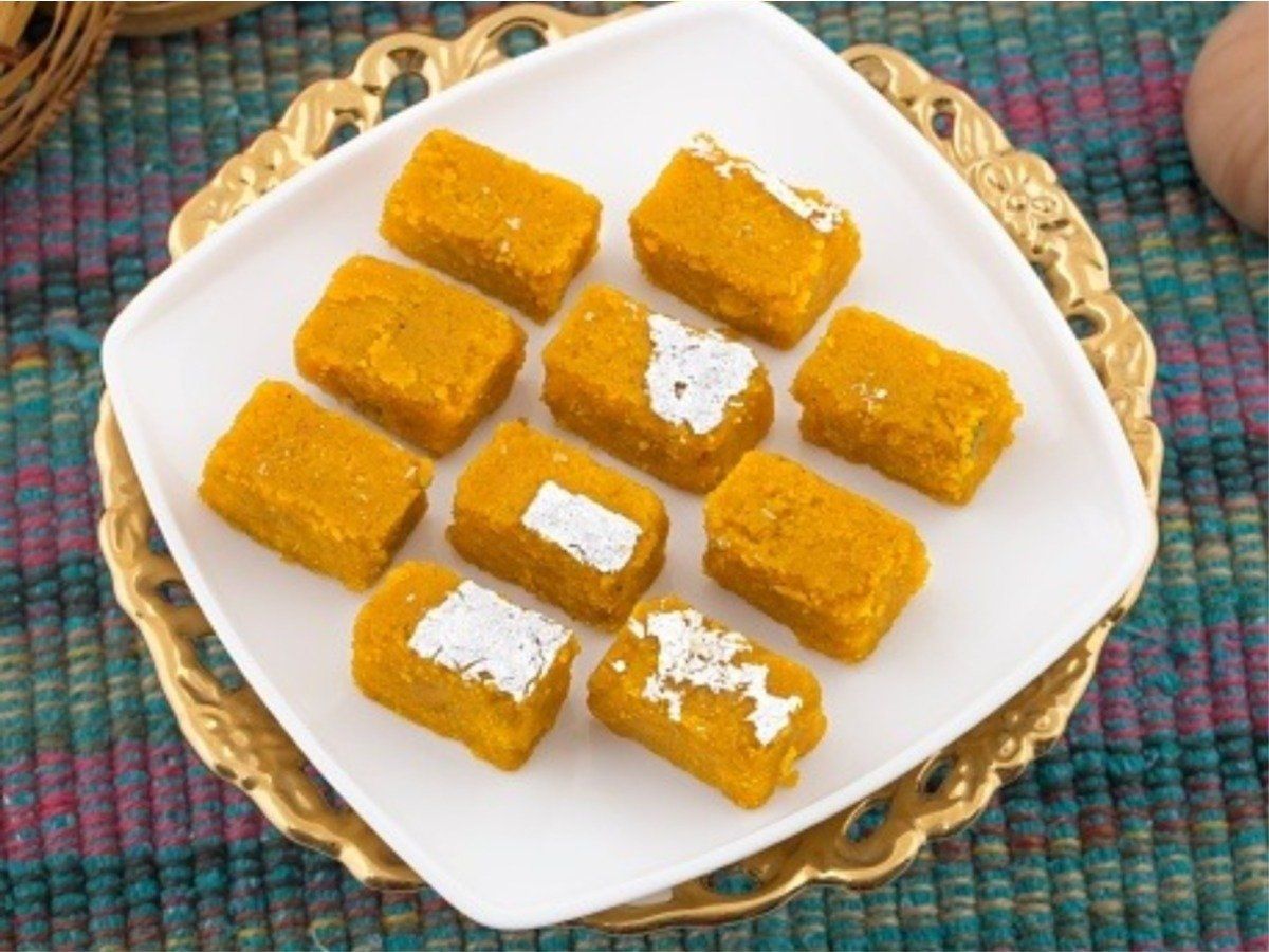 How to make Besan Barfi Recipe , मीठा खाने के शौकीन को जरूर पसंद आएगी ...