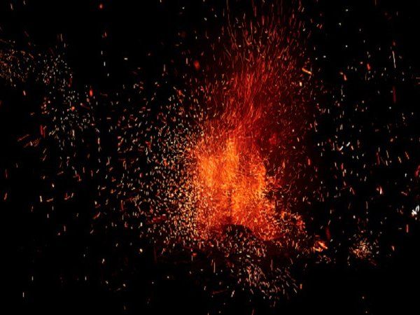Diwali Crackers: रात में हुआ ऐसा धमाका कि उड़ गई खोपड़ी, सुतली बम पटाखे ...