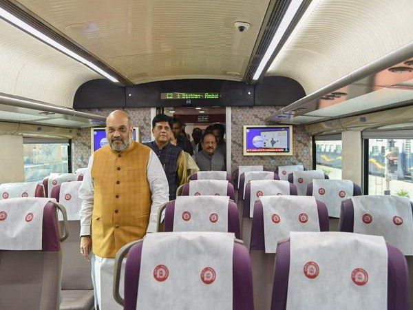 Vande Bharat Express: तस्वीरों में वंदे भारत एक्सप्रेस, बस 8 घंटे में ... Vande Bharat Express: तस्वीरों में वंदे भारत एक्सप्रेस, बस 8 घंटे में ...